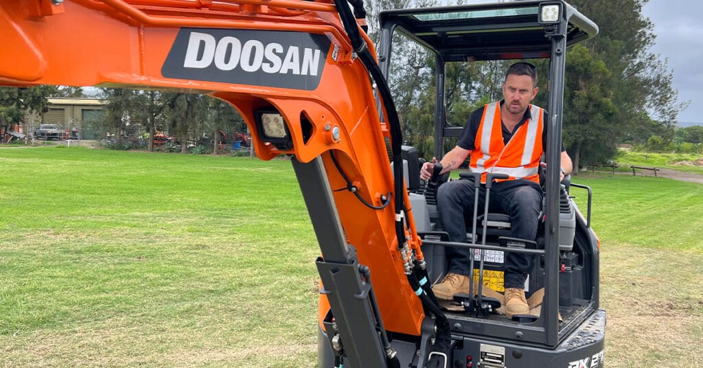 How to operate an excavator - Conplant Pty Ltd